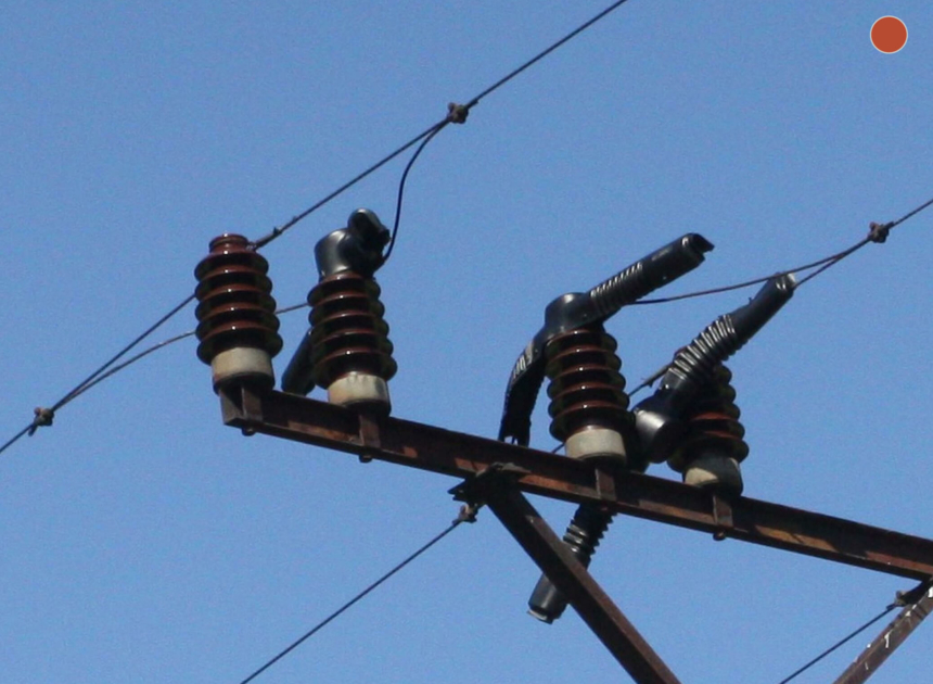 biodiversity_infrastructure_handbook_5_10_14_powerlines_insulator_bad ...